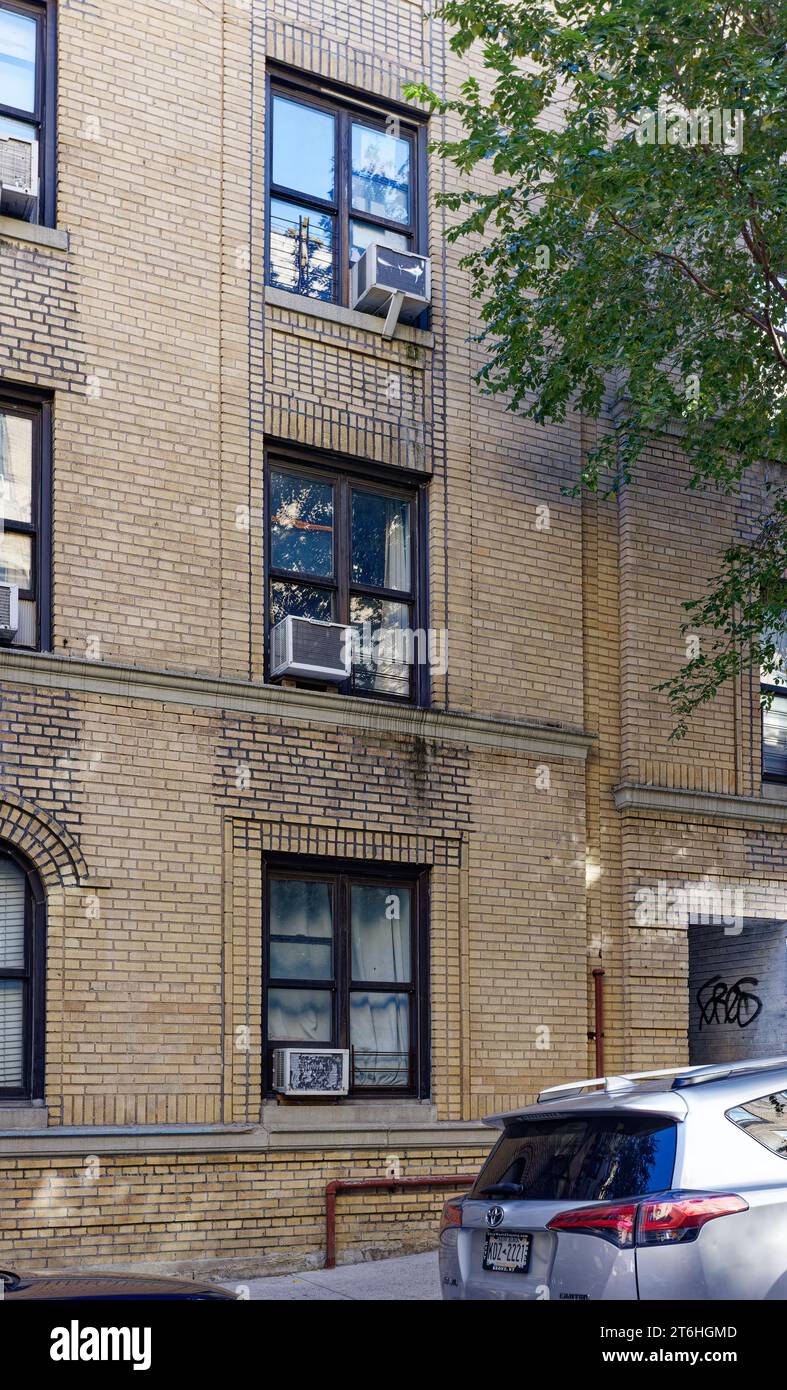 82 Wadsworth Terrace, an Emery Roth-designed two-wing apartment ...