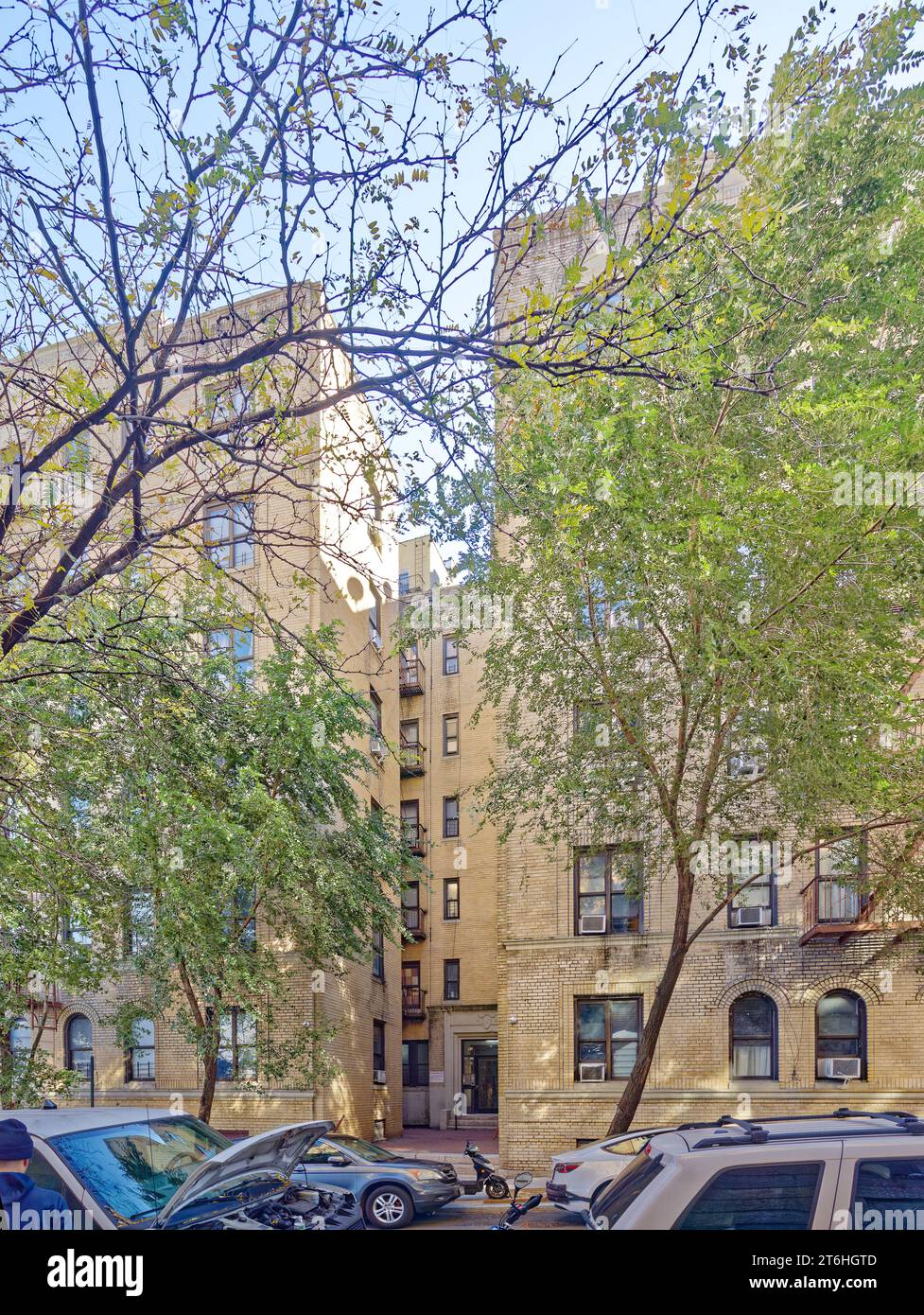82 Wadsworth Terrace, an Emery Roth-designed two-wing apartment ...