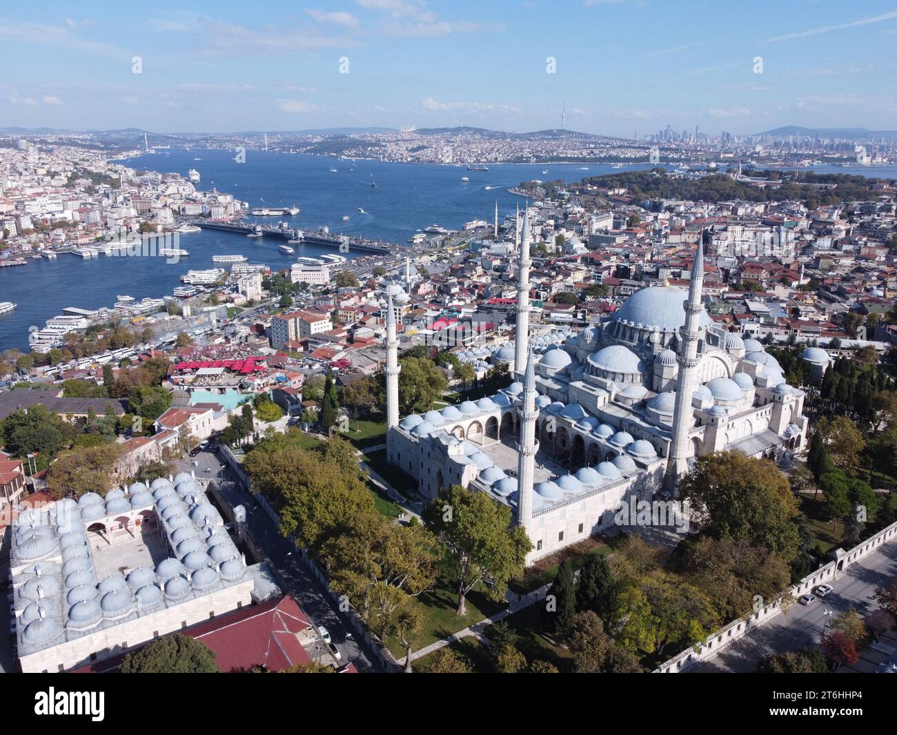 An iconic image of the renowned Blue Mosque in Istanbul, Turkey ...