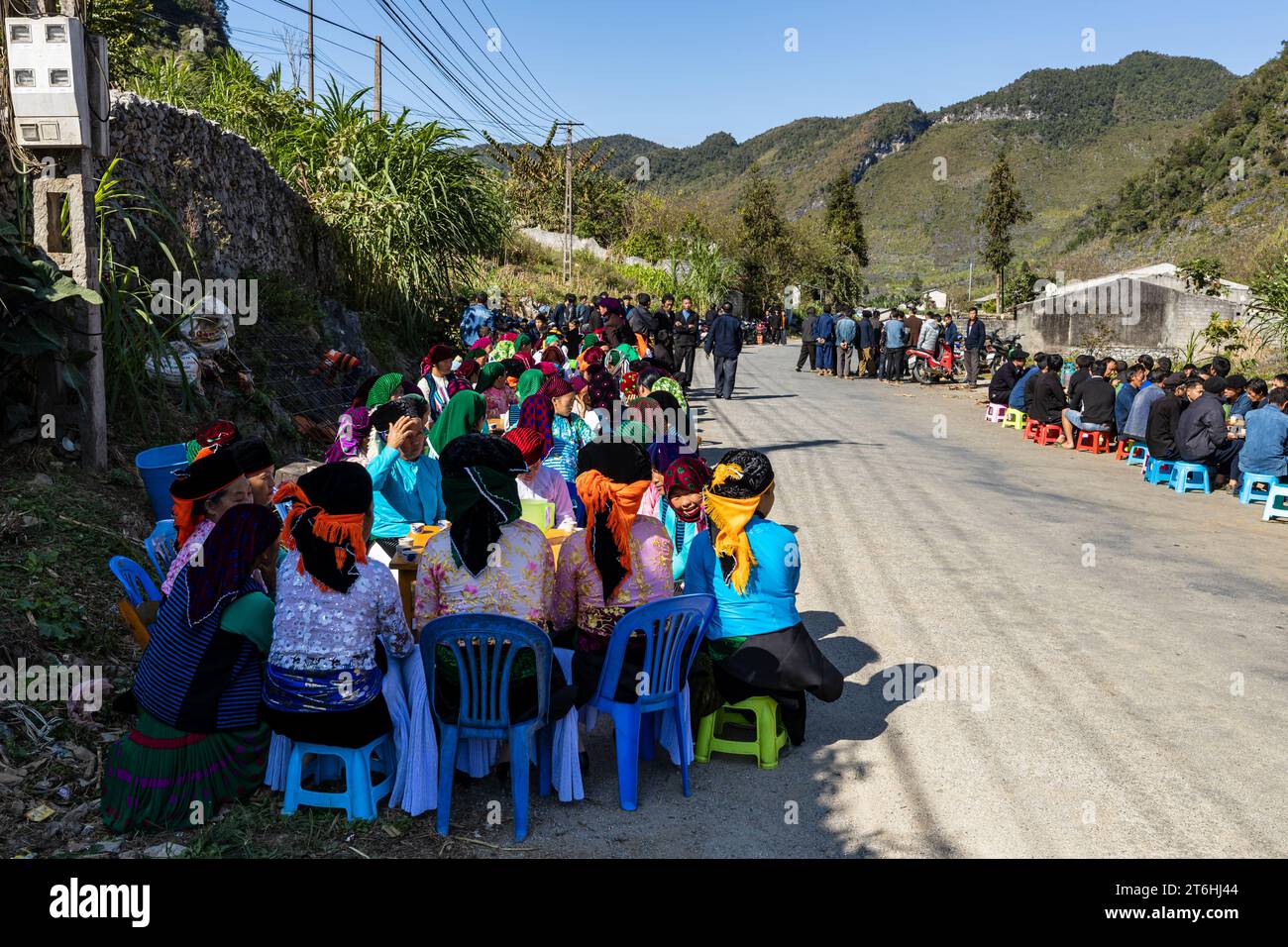Traditionell Hmong People at the Ha Giang Loop in Vietnam Stock Photo ...