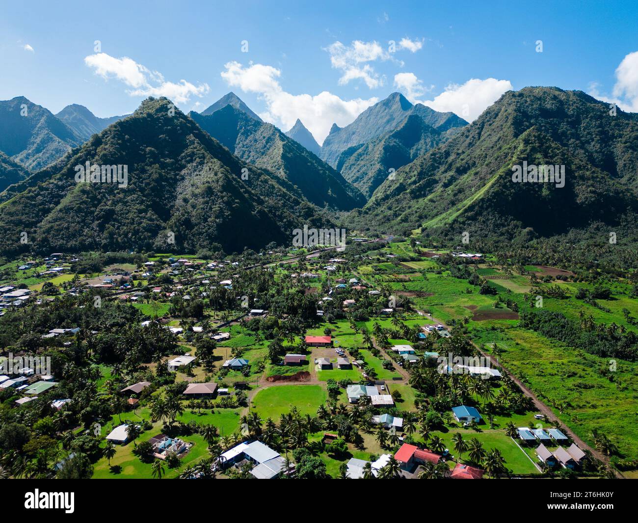 Teahupoo wave hi-res stock photography and images - Alamy
