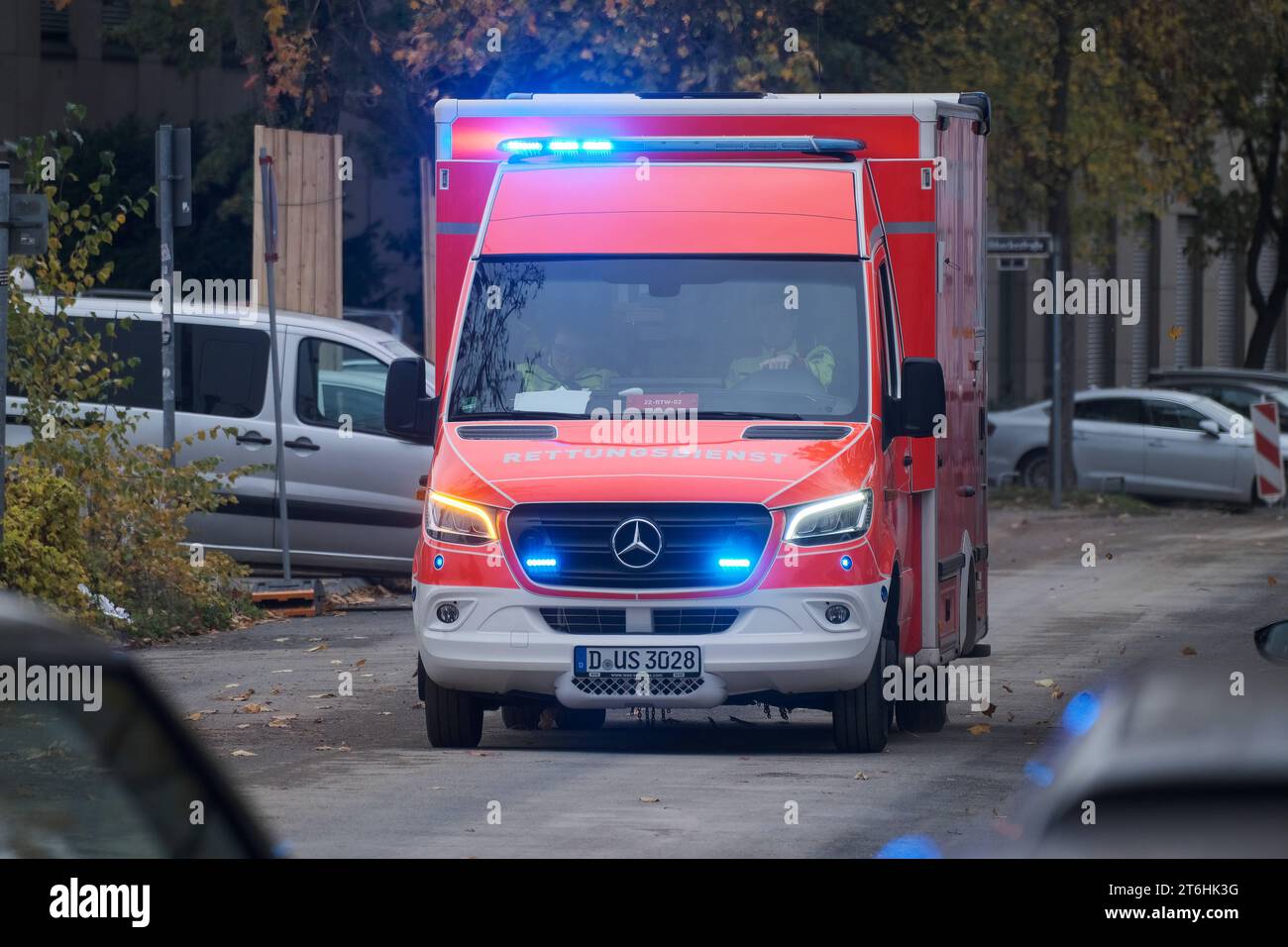 Düsseldorf 10.11.2023 Rettungswagen Rettungsdienst ...