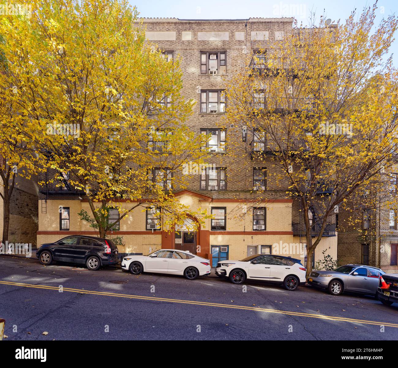 30 Fairview Avenue, an Emery Roth-designed apartment building, built ...
