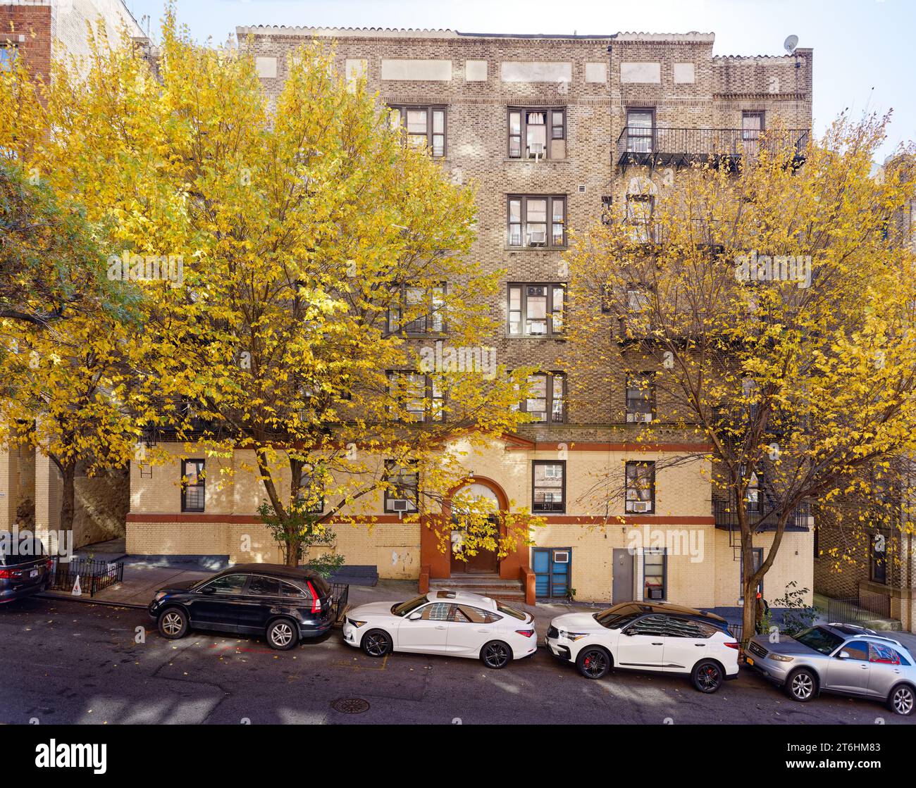 30 Fairview Avenue, an Emery Roth-designed apartment building, built ...