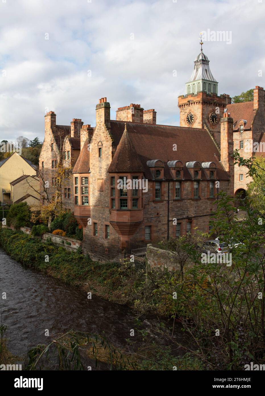 Well Court, commissioned in 1886 by Sir John Findlay as social housing ...