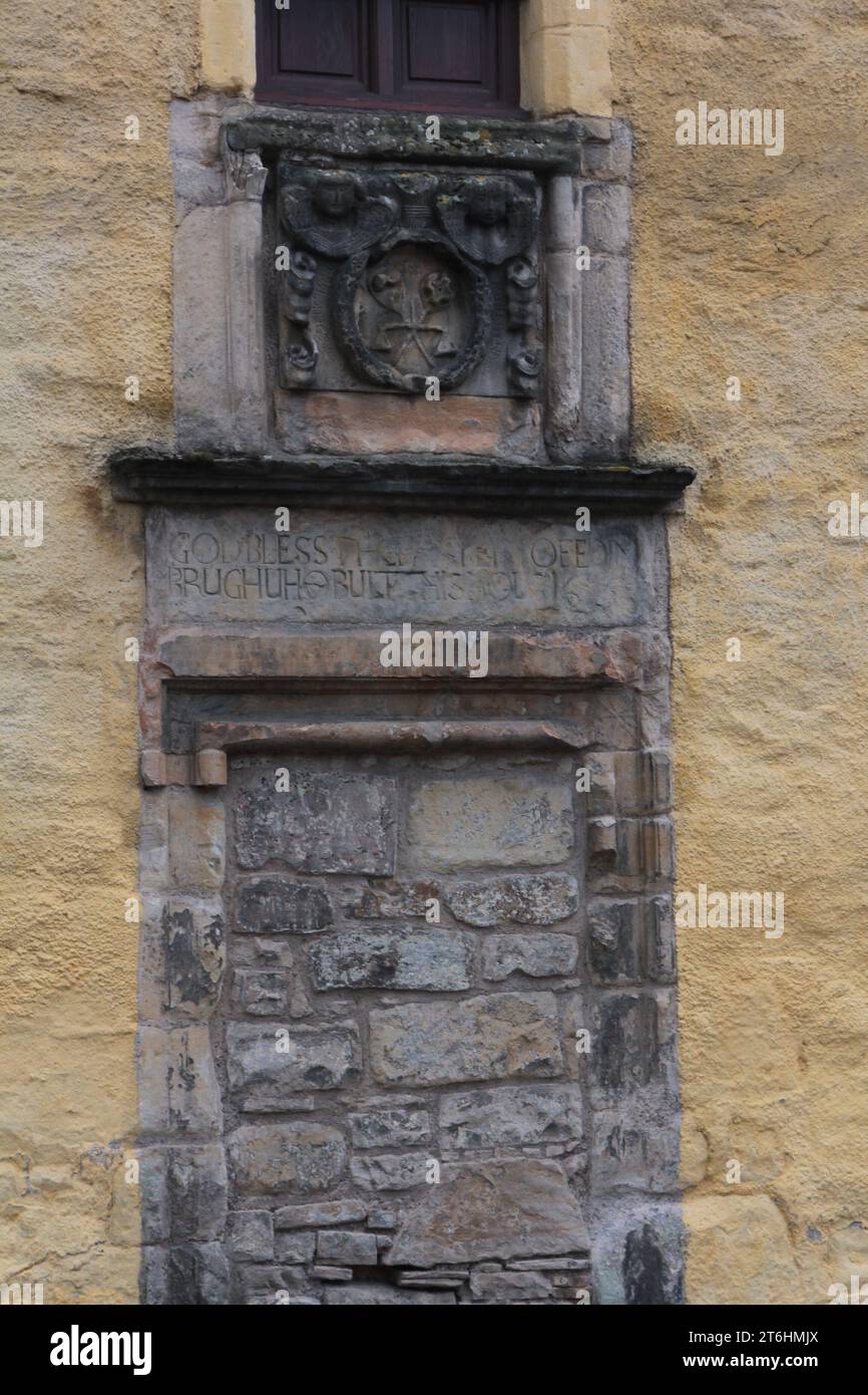 Edinburgh: The Baxters Incorporation coat of arms on the Old Tolbooth ...