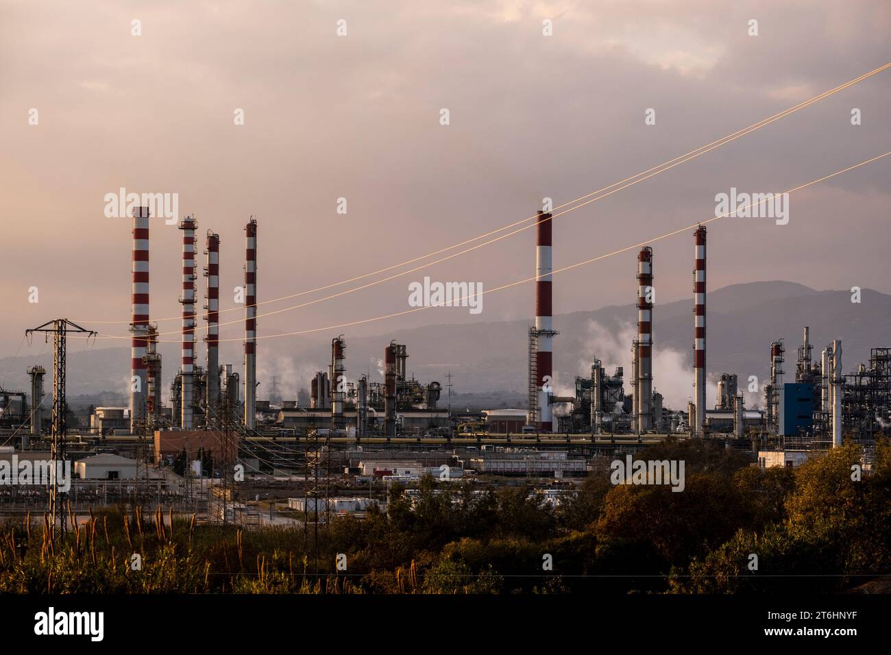 Industrial landscape in a refinery Stock Photo - Alamy