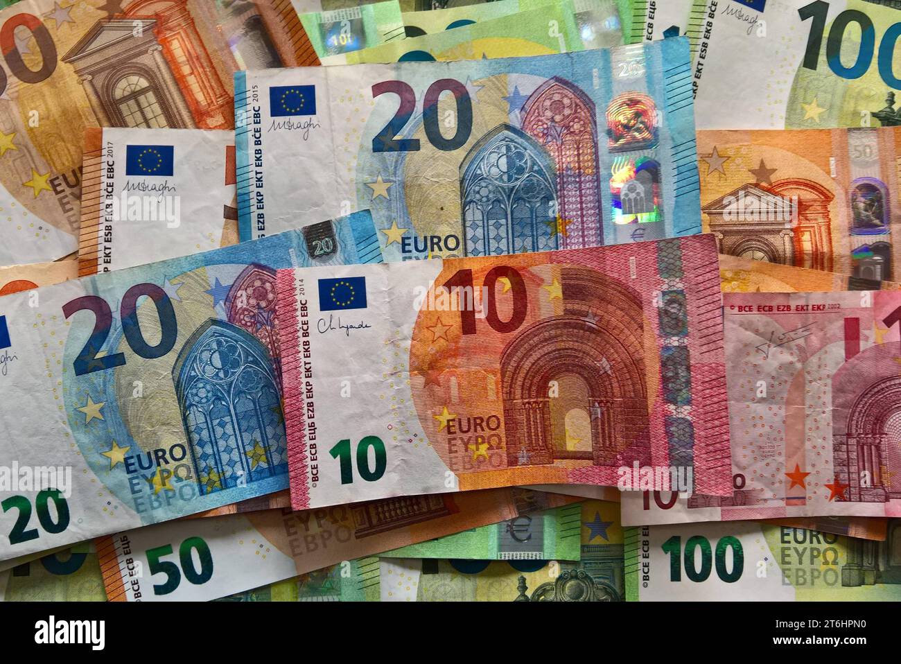 Geld bzw Bargeld, Euro-Scheine, Geldscheine *** Money or cash, euro ...