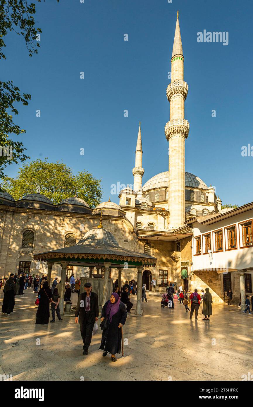 Eyuep mosque hi-res stock photography and images - Alamy