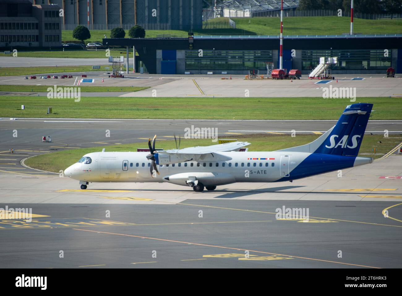 Sas airline propeller plane hi-res stock photography and images - Alamy