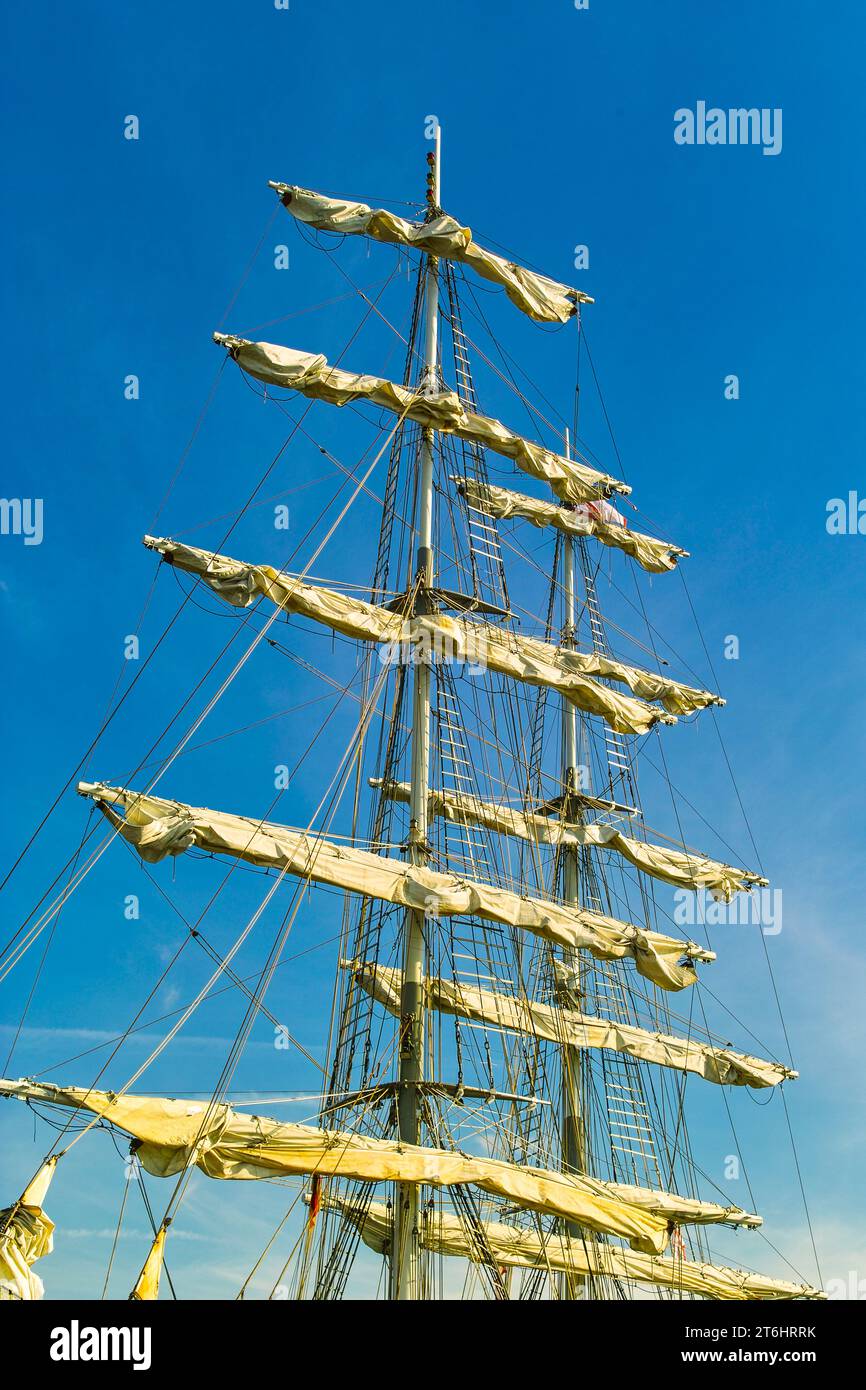 Main mast of a sailor Stock Photo - Alamy