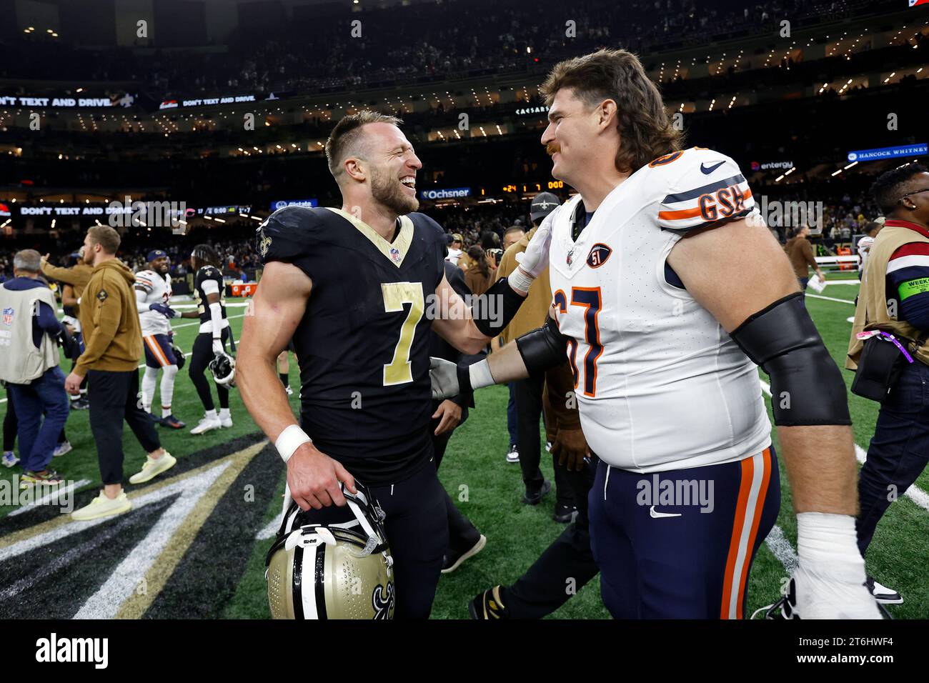 New Orleans Saints quarterback Taysom Hill (7) and Chicago Bears guard ...