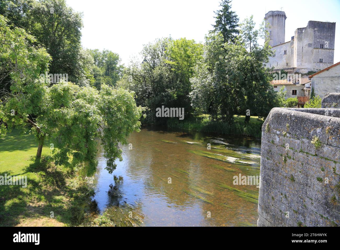 The village of Bourdeilles and its two castles, from the Middle Ages ...