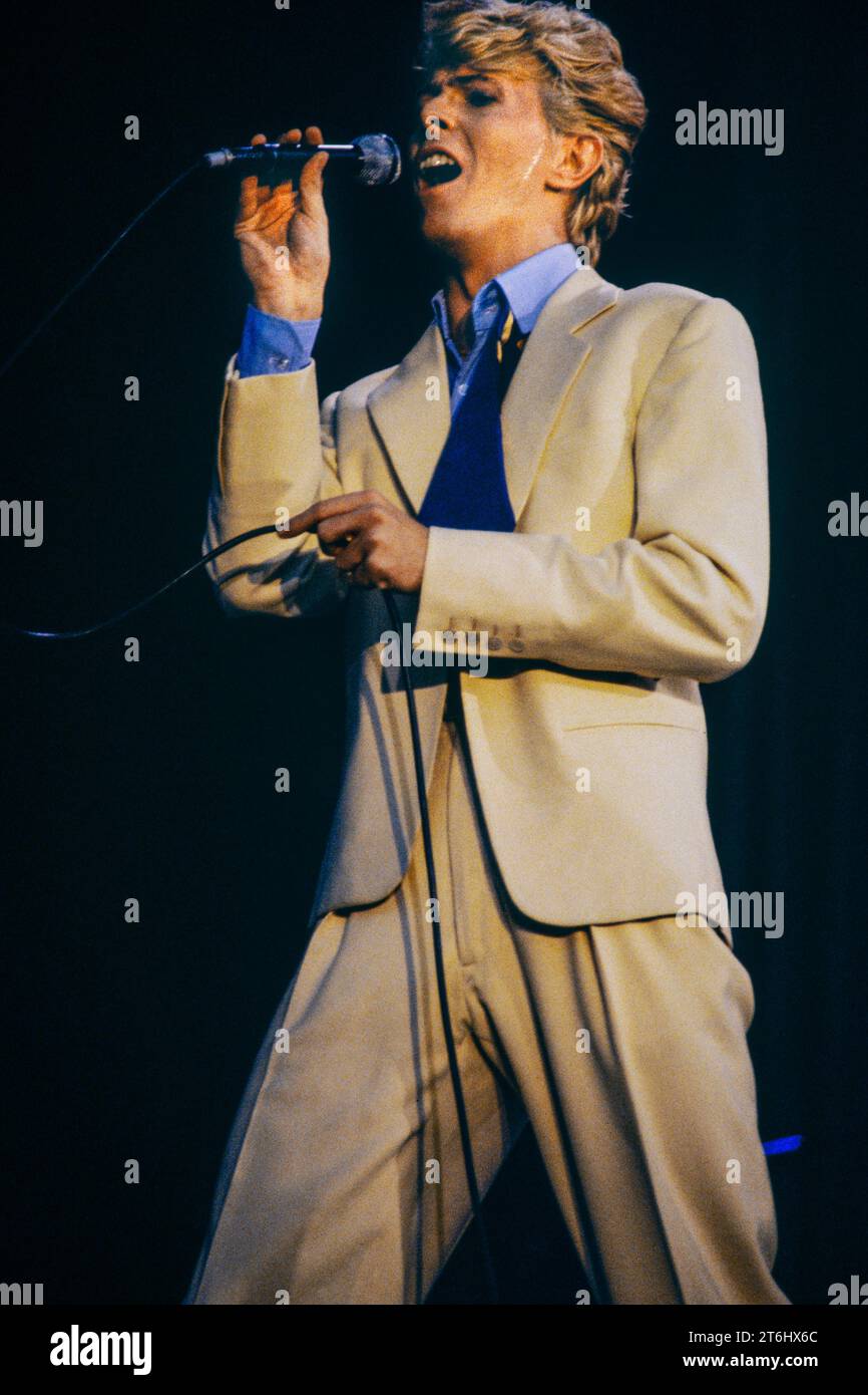 David Bowie, Serious Moonlight Tour 1983, Berlin Waldbühne Stock Photo ...