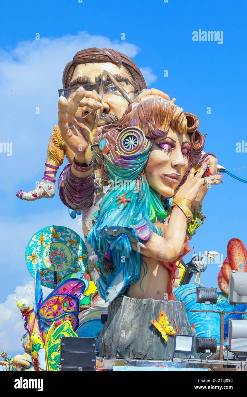 Carnival floats hi-res stock photography and images - Alamy