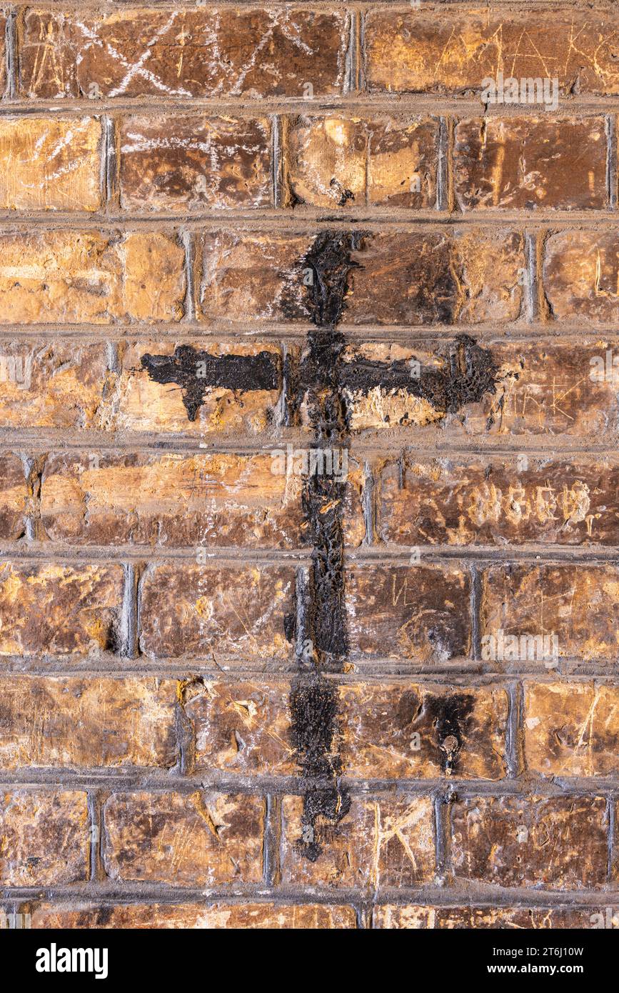 Wall painting on black hi-res stock photography and images - Alamy