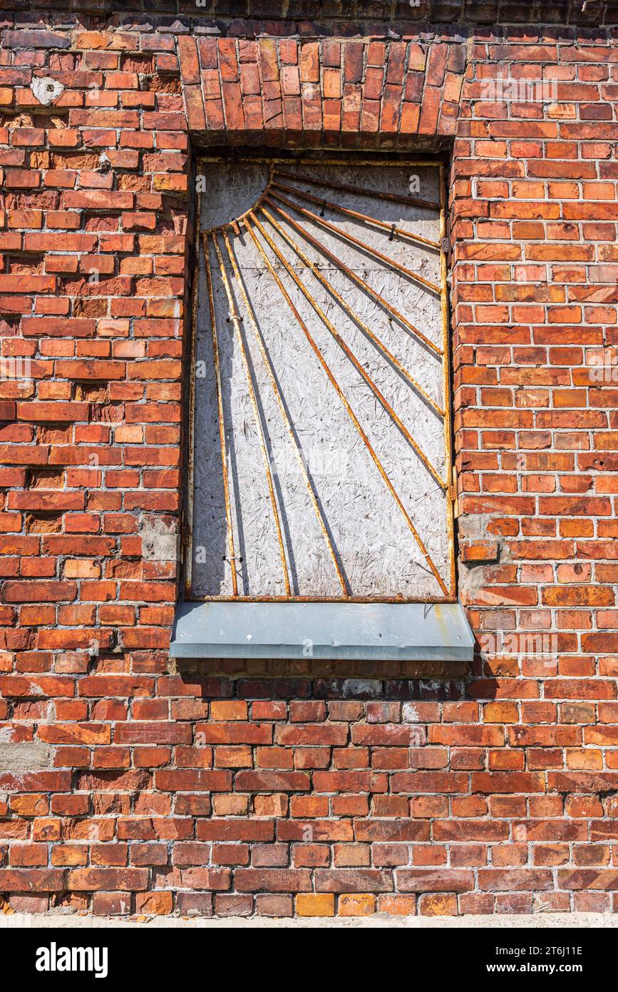 Red wall, window with steel grille like sun rays Stock Photo - Alamy