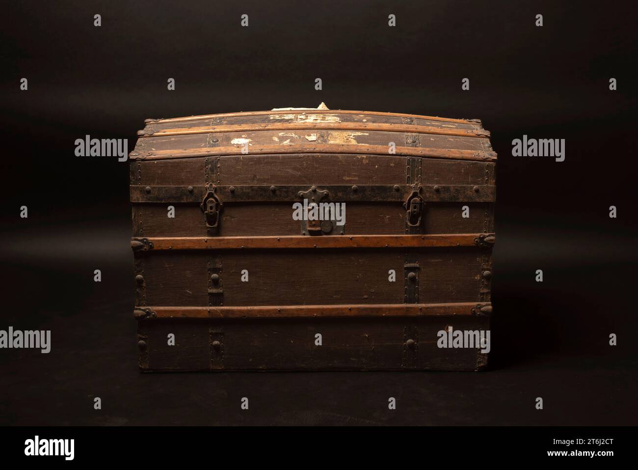Old wooden chest, wooden box, treasure chest Stock Photo - Alamy