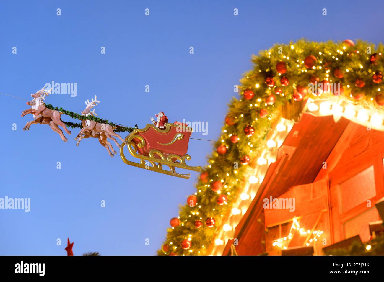 Flying santa claus hi-res stock photography and images - Alamy