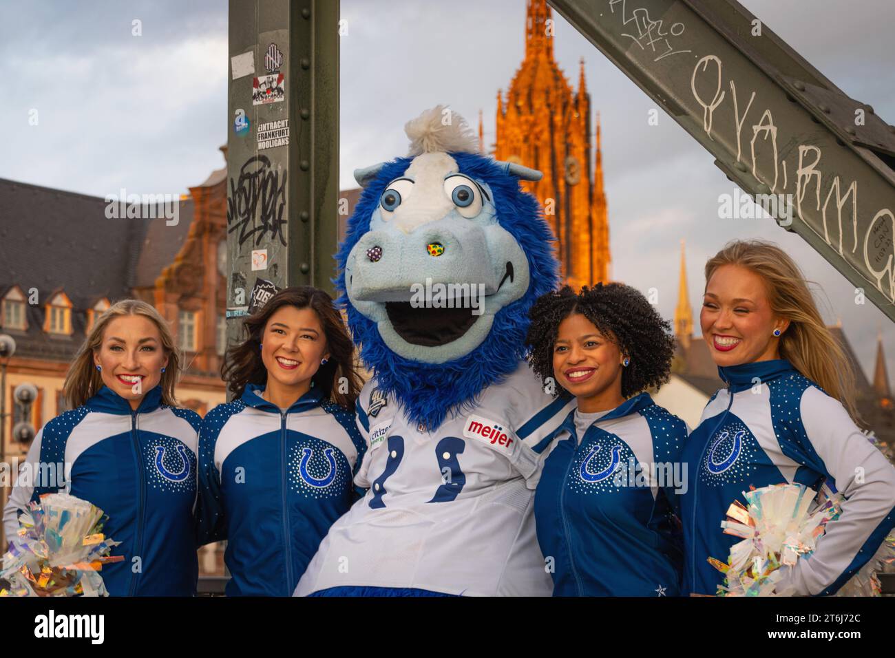 The cheerleaders and the Indianapolis Colts mascot parade through ...