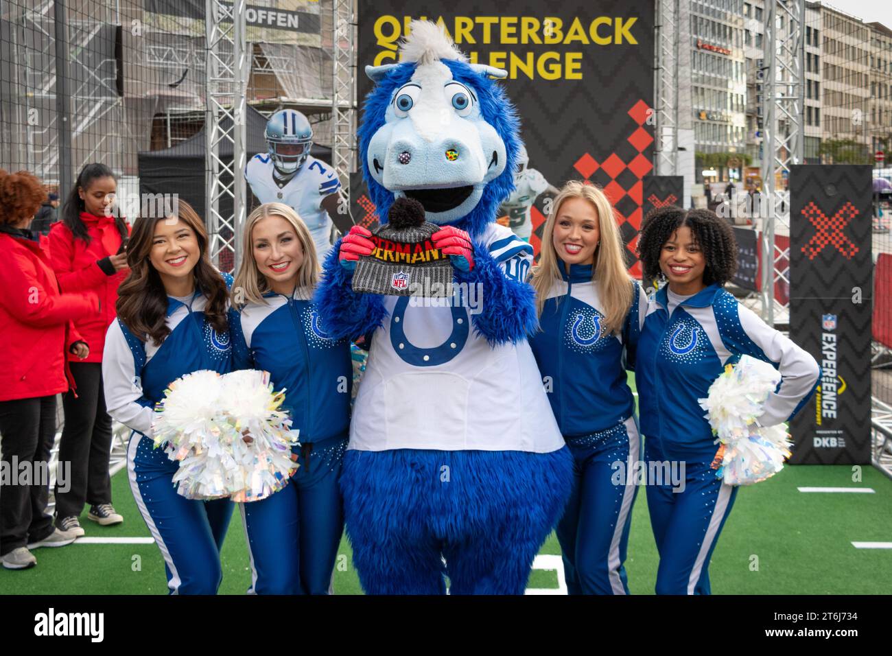 The cheerleaders and the Indianapolis Colts mascot parade through ...