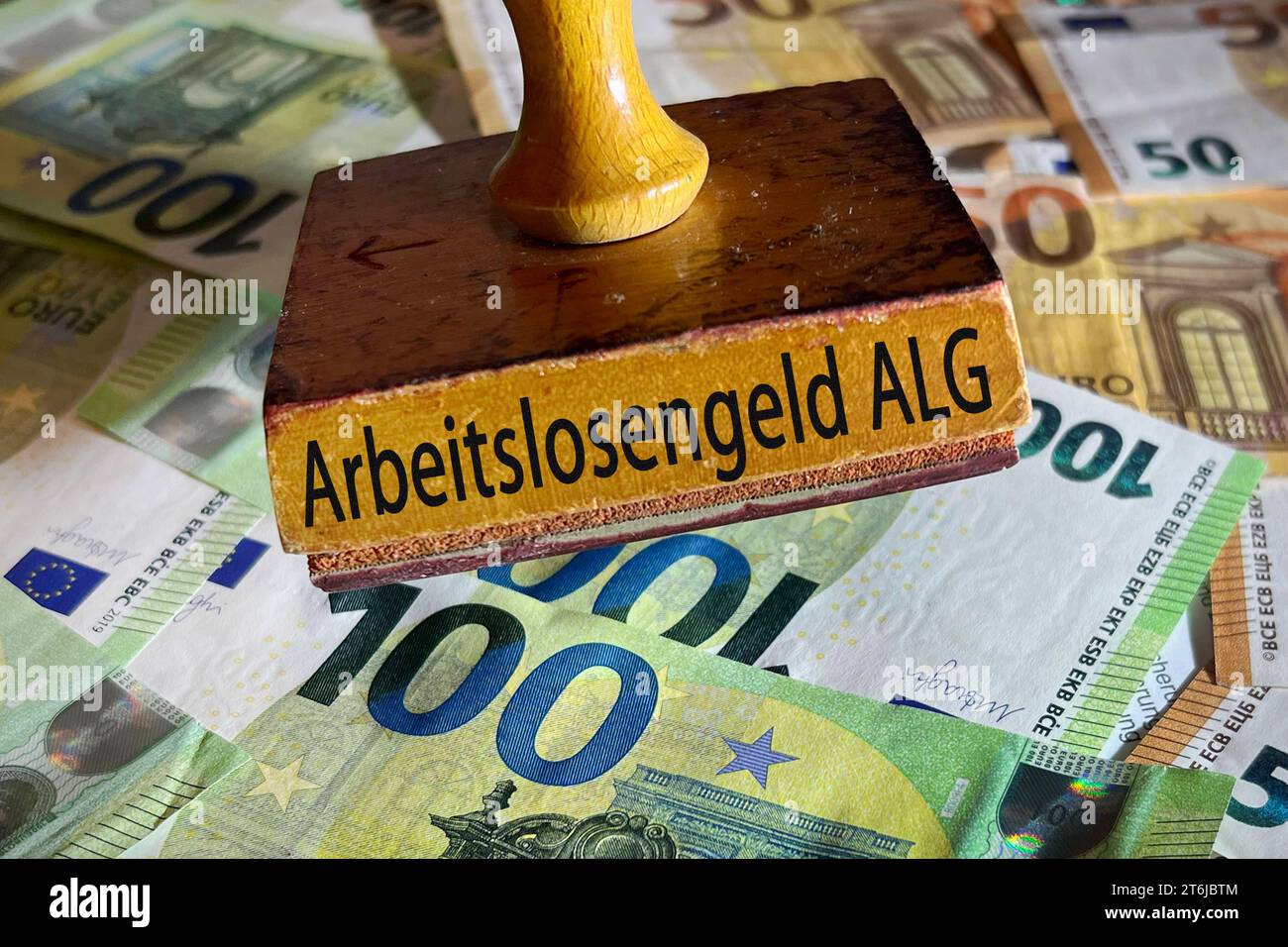 Themenfoto/Symbolfoto: Arbeitslosengeld, ALG, Geld, Geldscheine, Euro ...