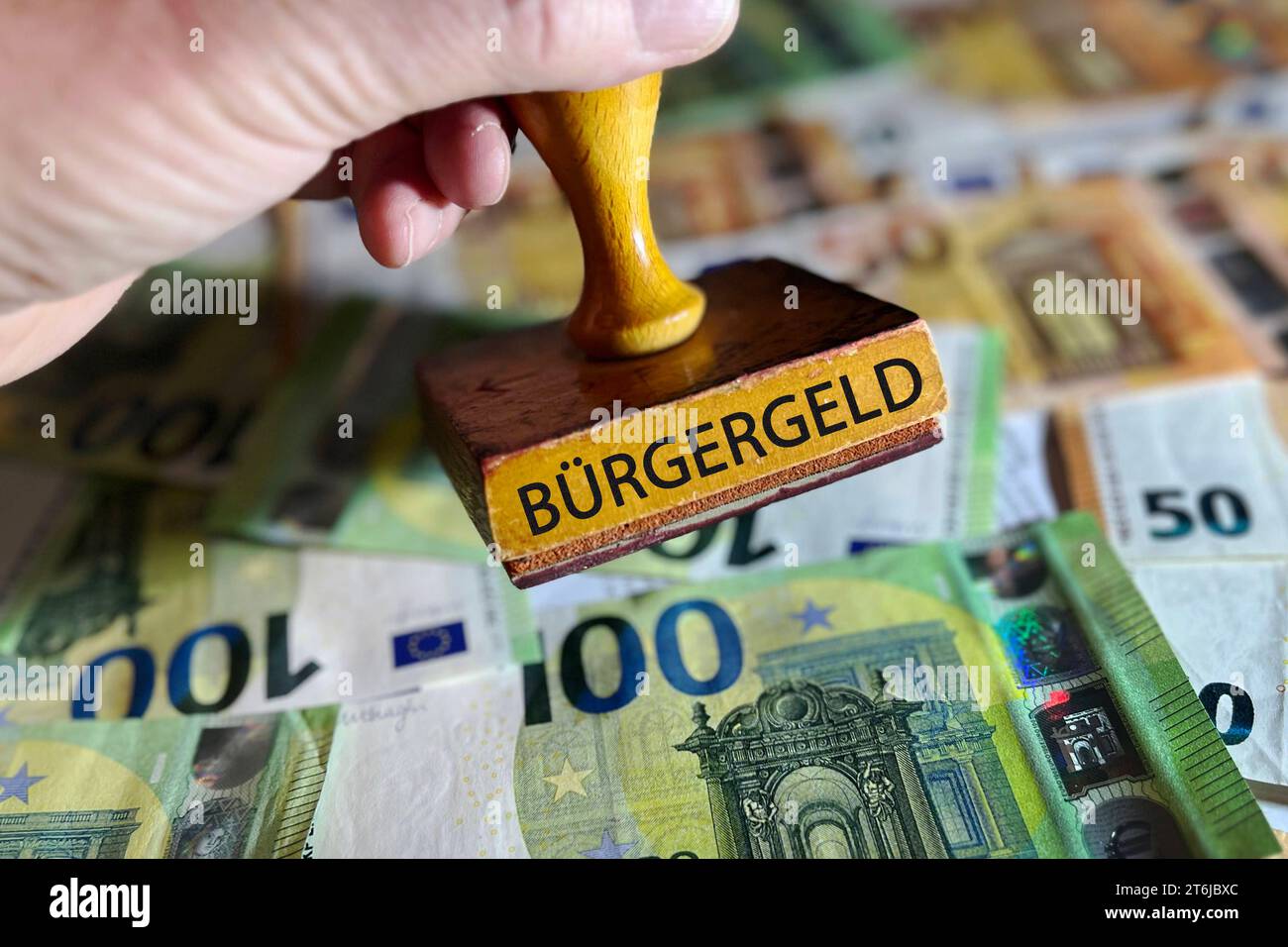 Themenfoto/Symbolfoto: Buergergeld Geld, Geldscheine, Euro Banknoten ...