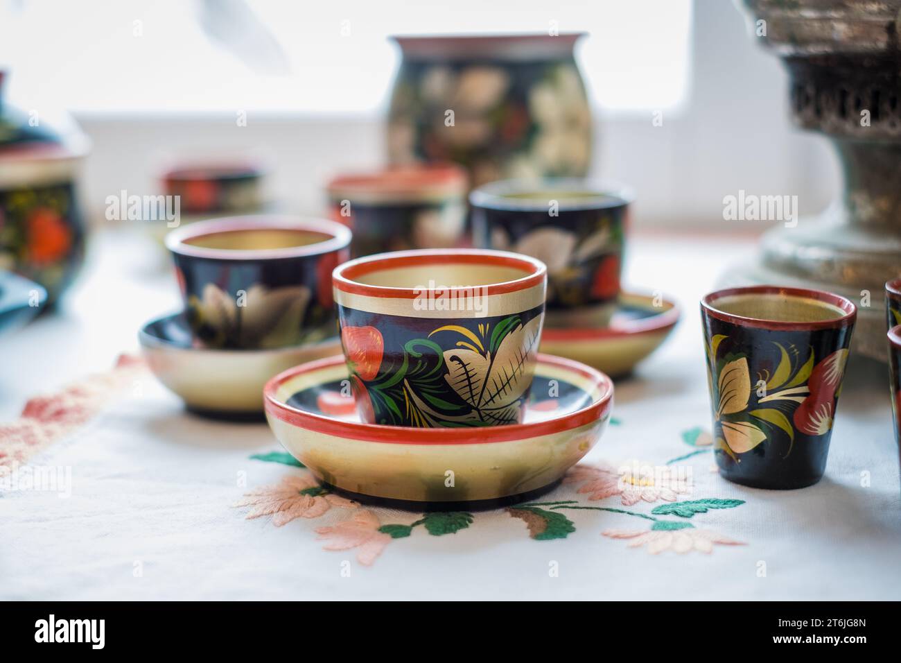 Traditional Russian wooden painted tableware Stock Photo - Alamy