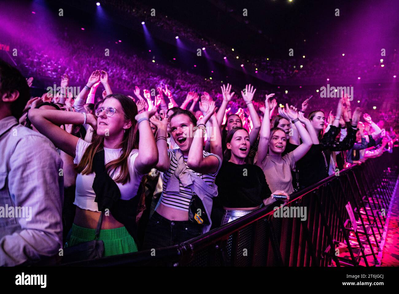 AMSTERDAM - Fans of the Dutch singing duo Suzan and Freek during their ...