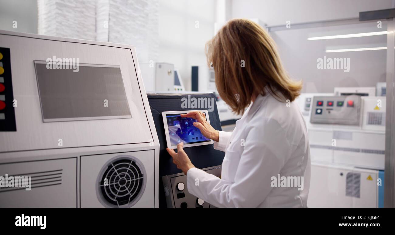 Skilled machine operator hi-res stock photography and images - Alamy