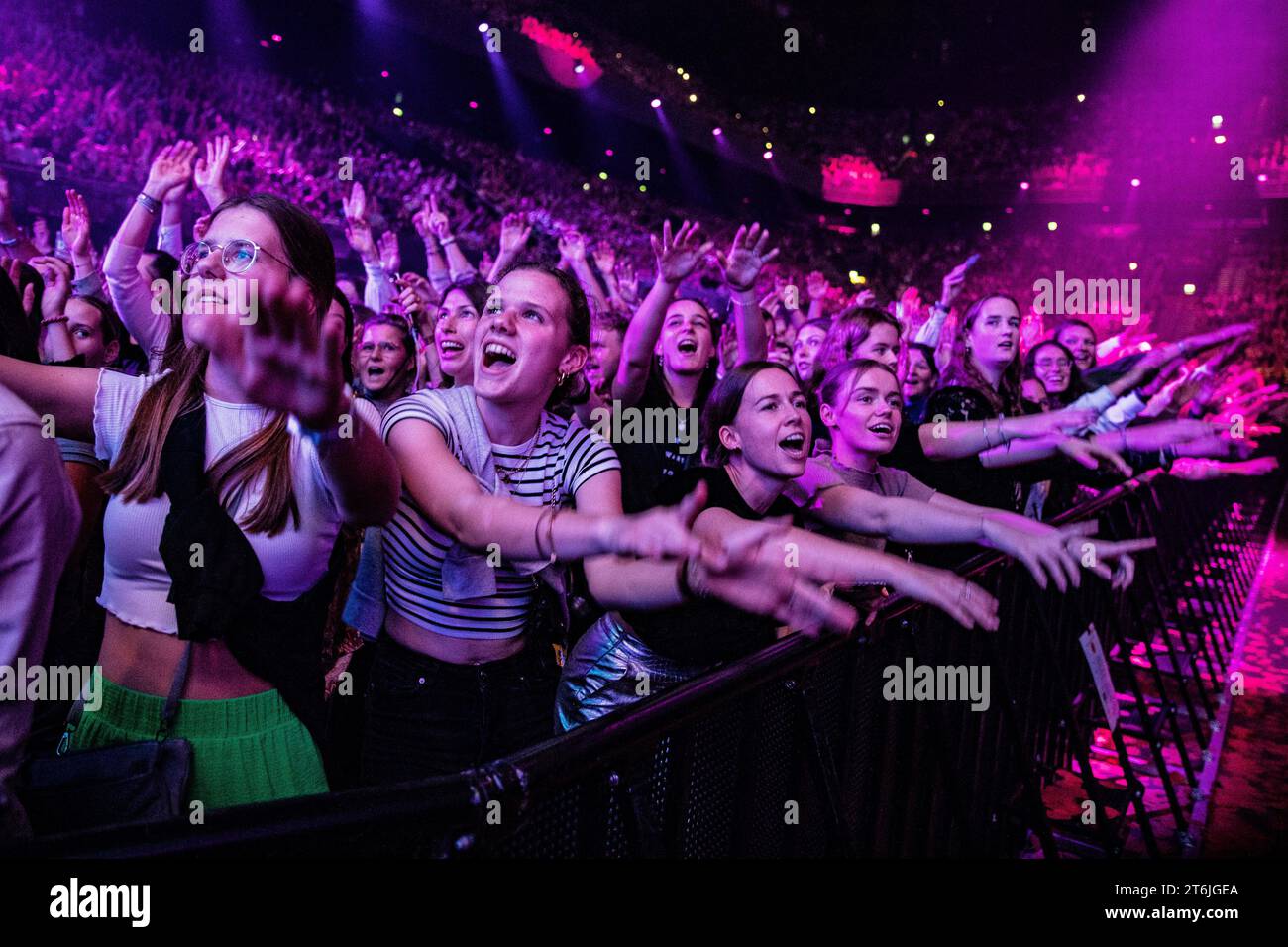 AMSTERDAM - Fans of the Dutch singing duo Suzan and Freek during their ...