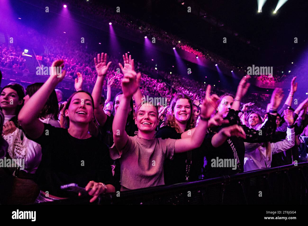 AMSTERDAM - Fans of the Dutch singing duo Suzan and Freek during their ...