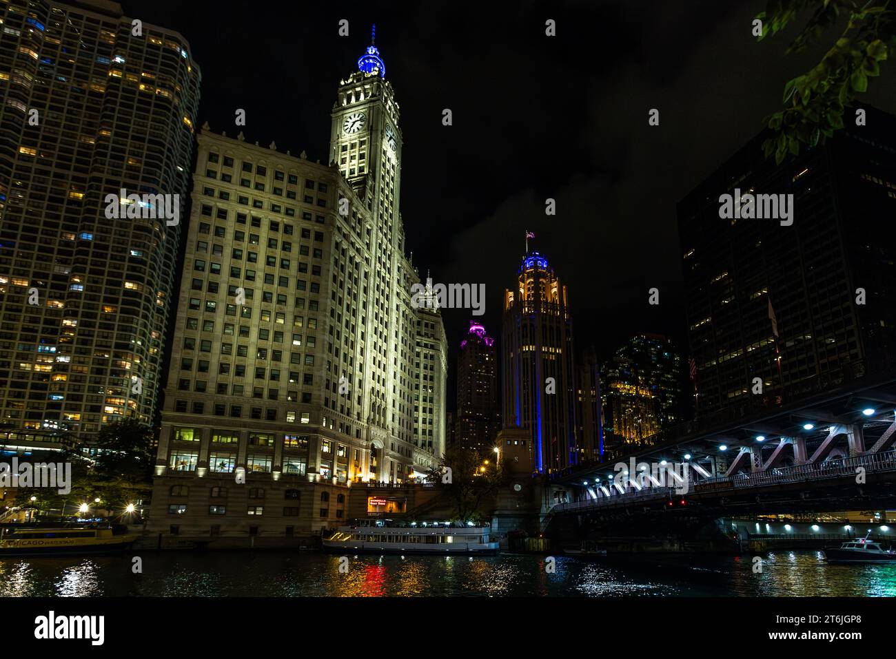 Chicago commercial building hi-res stock photography and images - Alamy