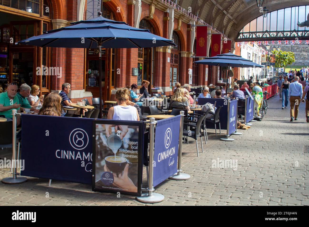 Larwindsor castle hi-res stock photography and images - Alamy