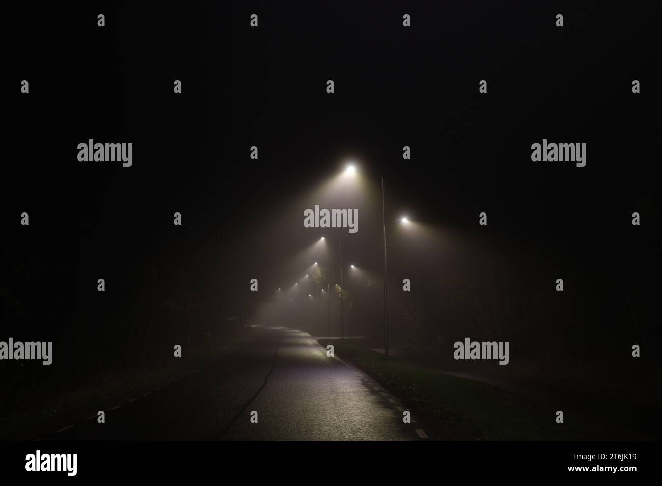 Night empty street hi-res stock photography and images - Alamy