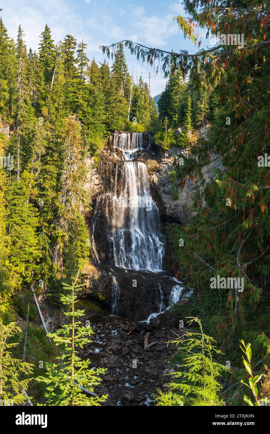 Beautiful Alexander Falls during Autumn at Alexander Falls Recreation ...