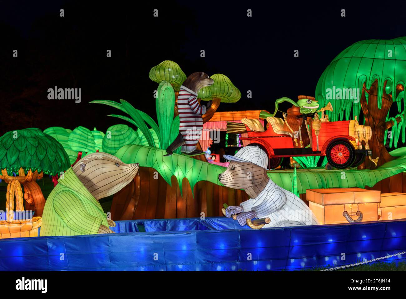 Longleat, Wiltshire, UK. 10th November 2023. Giant illuminated Chinese ...