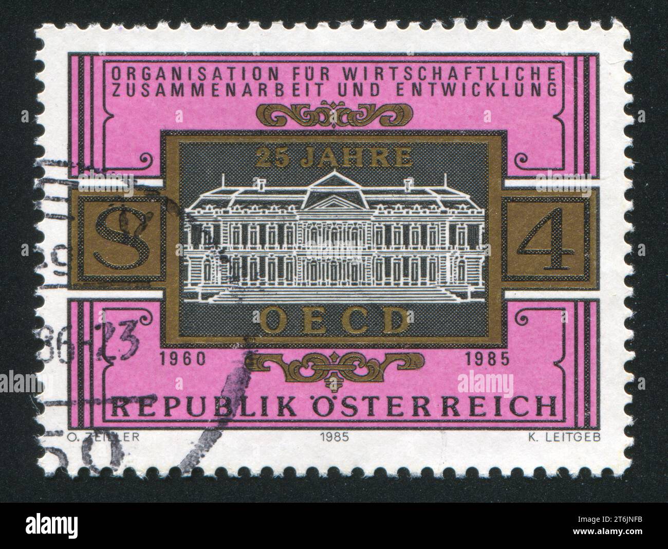 AUSTRIA - CIRCA 1985: stamp printed by Austria, shows Chateau de la ...