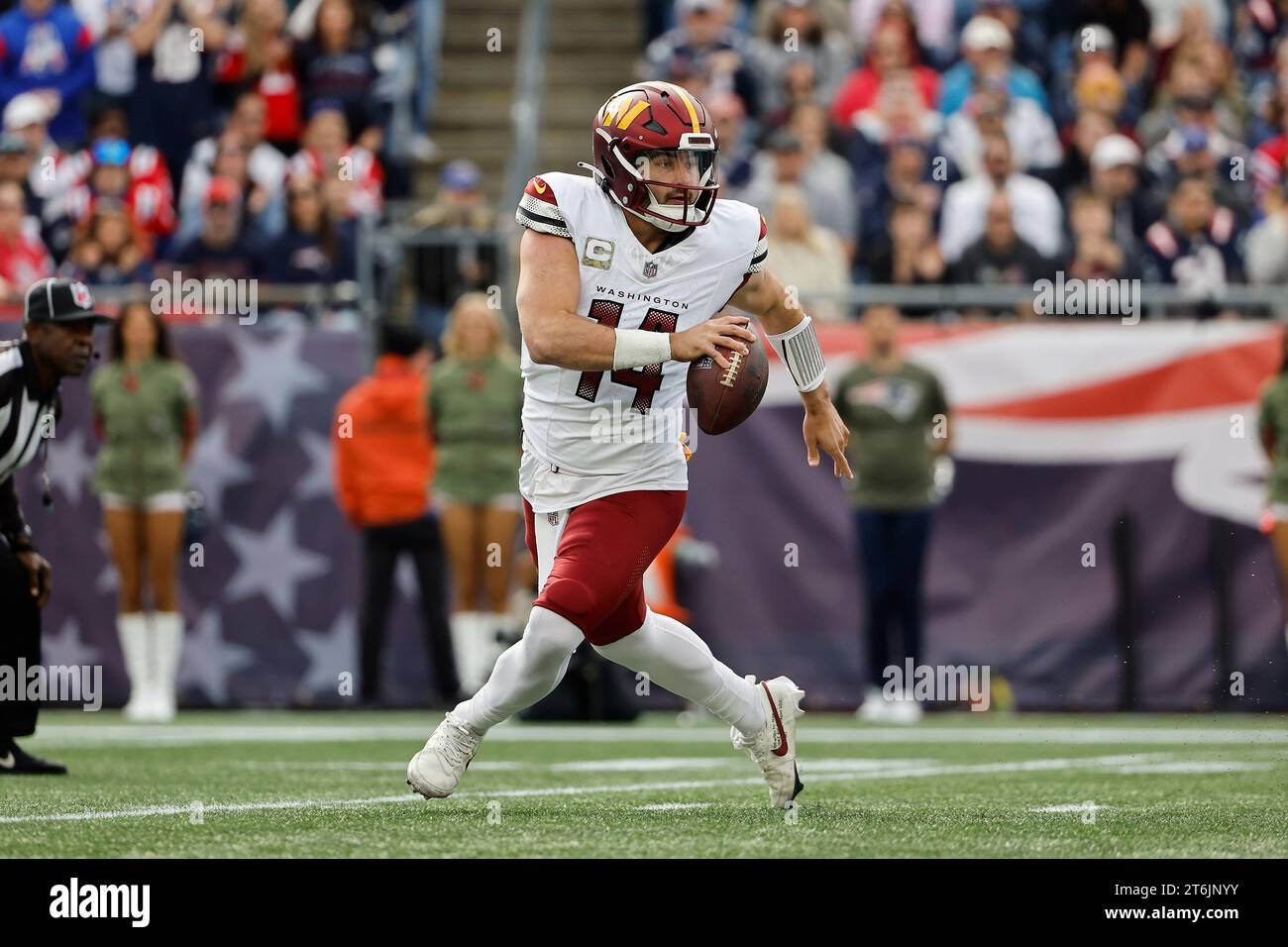 Washington Commanders quarterback Sam Howell scrambles against the New ...