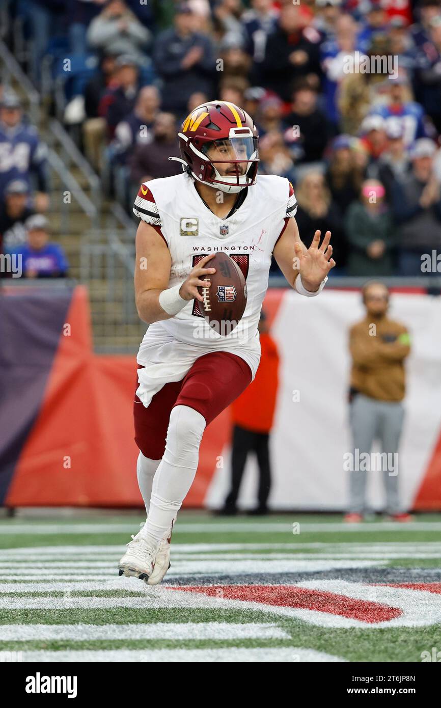 Washington Commanders quarterback Sam Howell scrambles against the New ...