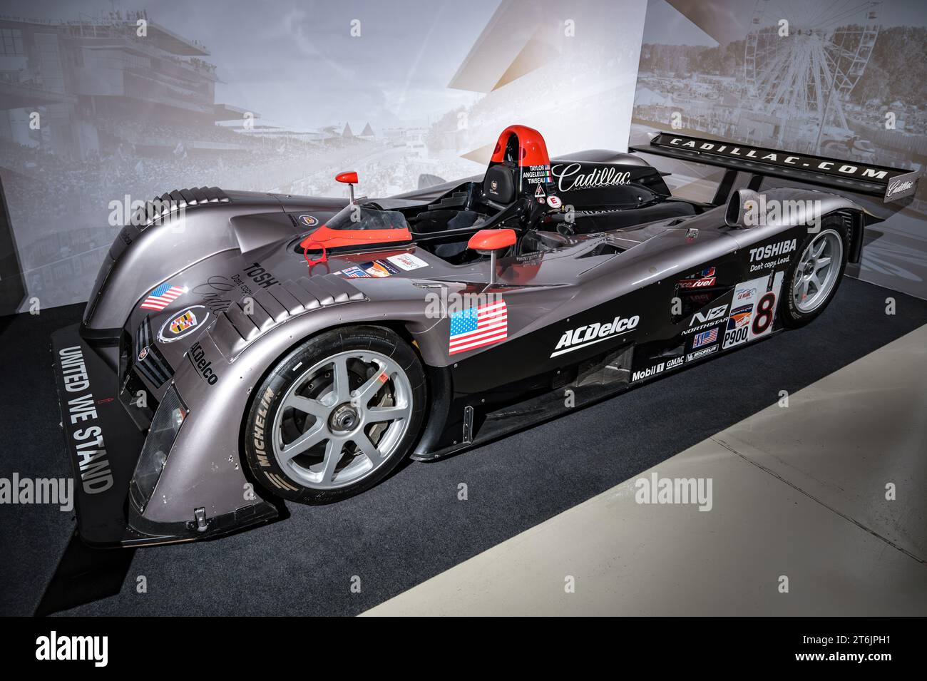 The spectacular Cadillac Northstar LMP 900 from the year 2000 in the Le ...