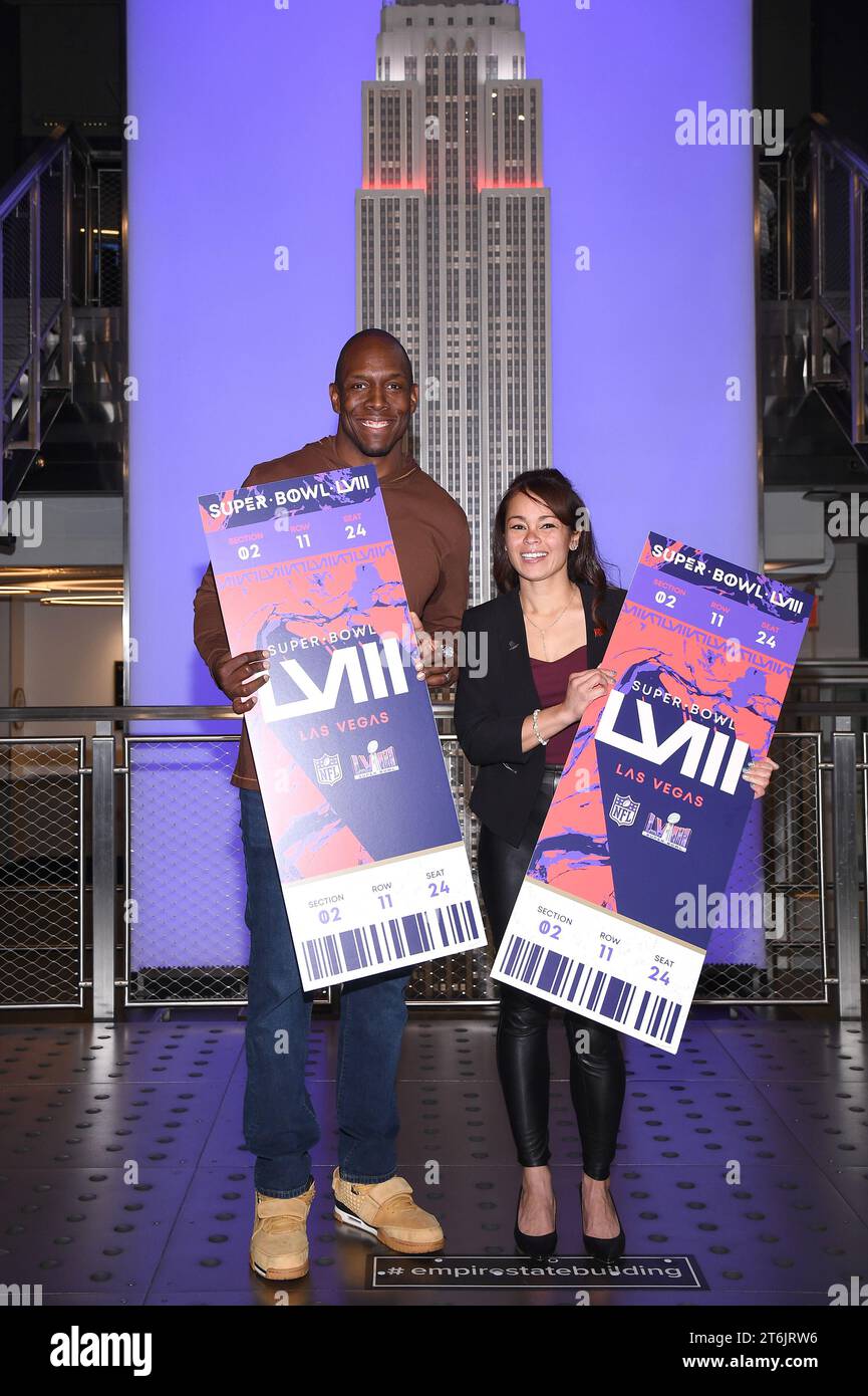 New York, USA. 10th Nov, 2023. (L-R) Former NFL player Kevin Boothe ...