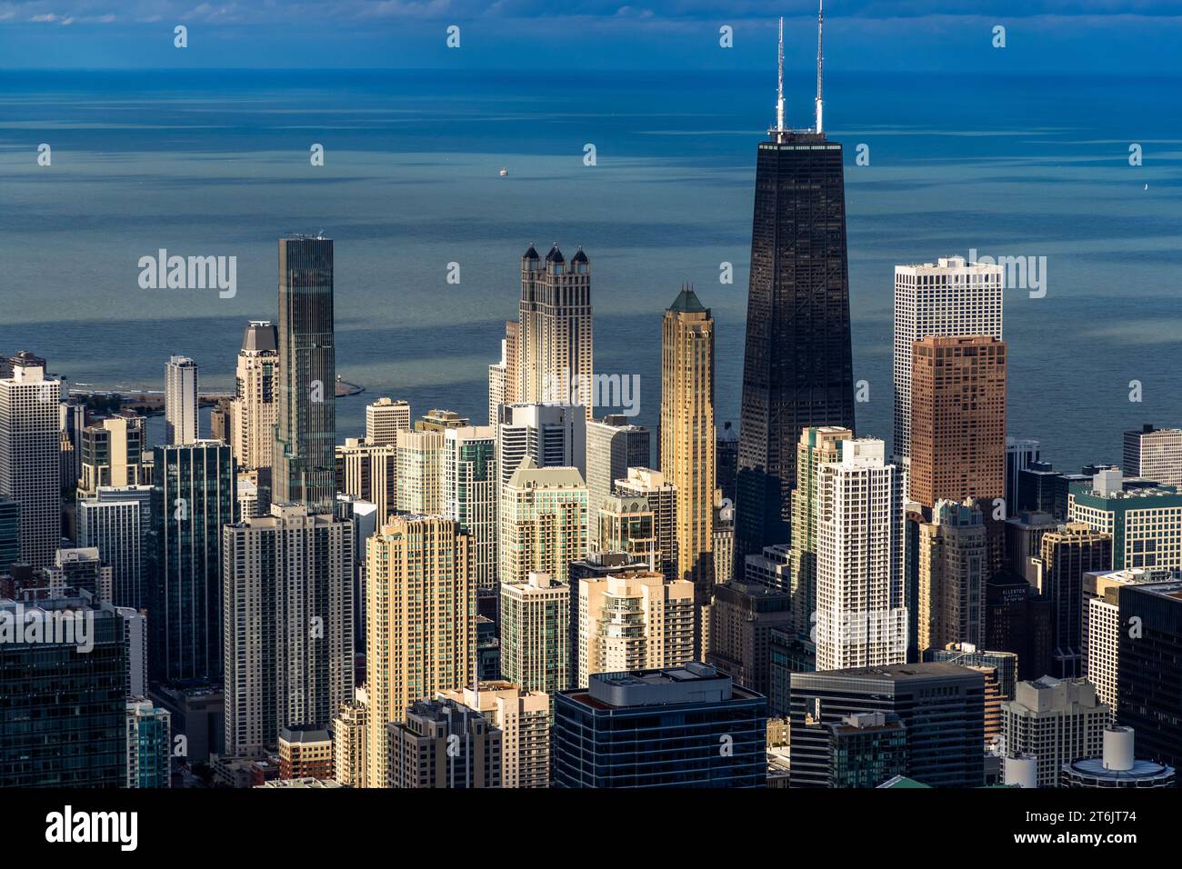 View of the skyscrapers in downtown Chicago and Lake Michigan ...