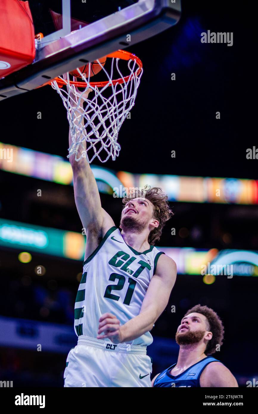 Charlotte, NC, USA. 10th Nov, 2023. Charlotte 49ers forward Dean Reiber ...
