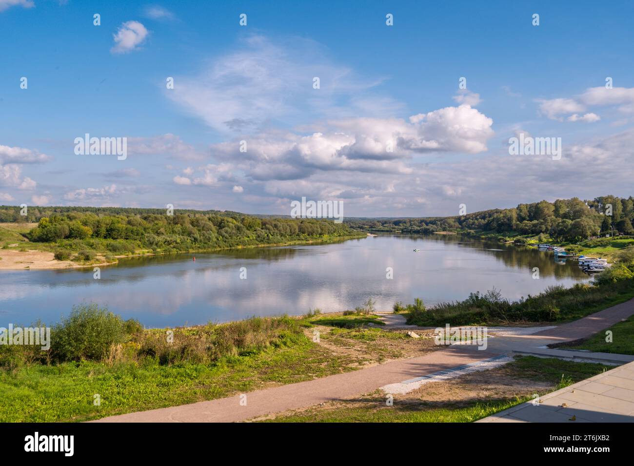 Russian Oka river in a clear autumn day under beautiful dramatic sky ...