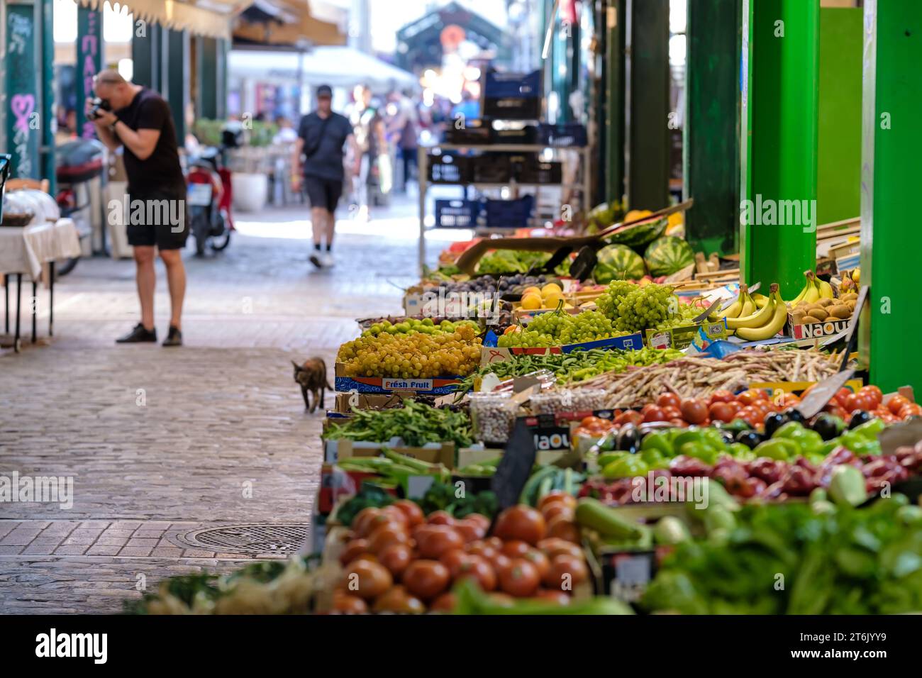 Buying fruits in a stall hi-res stock photography and images - Alamy