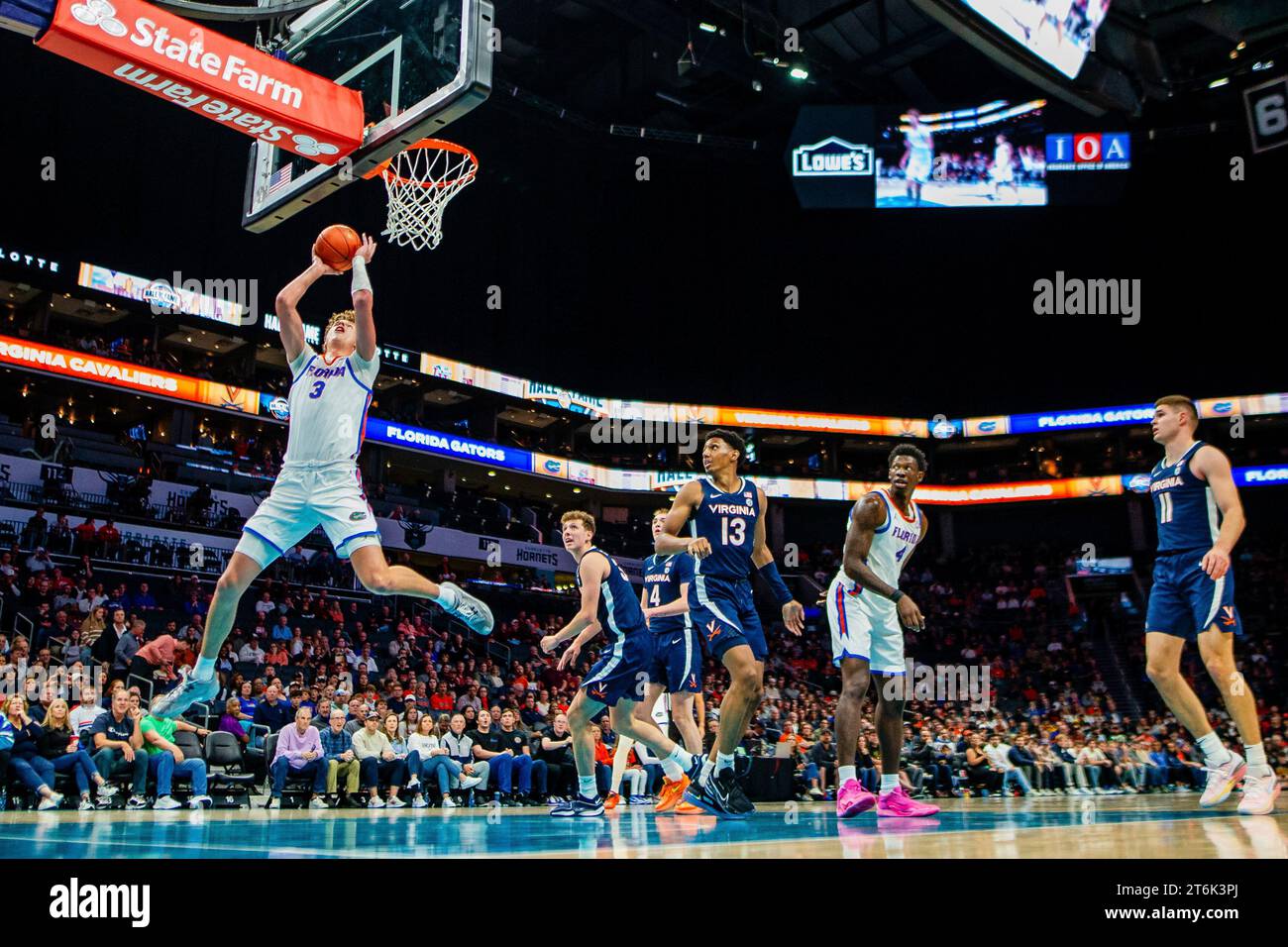 November 10, 2023: Florida Gators center Micah Handlogten (3) takes the ...