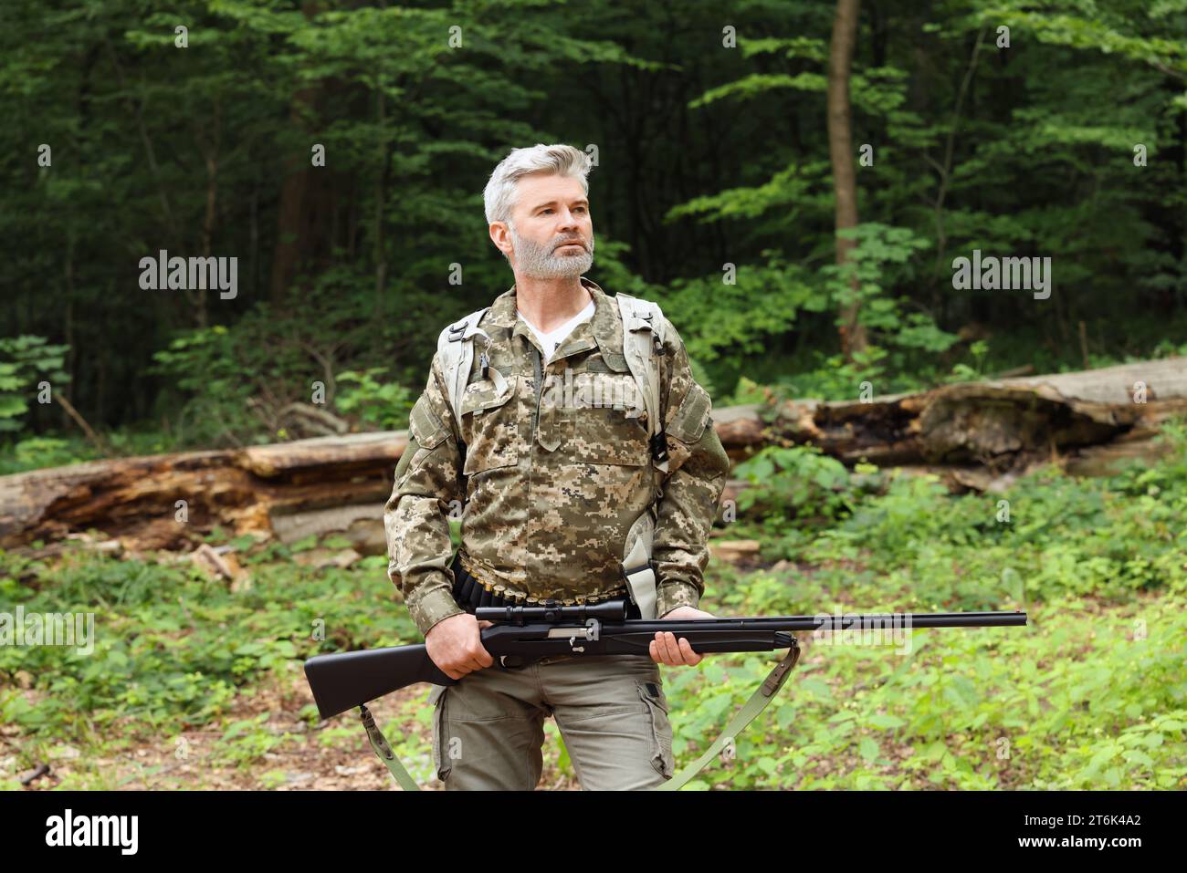 Hunter backpack hunting gun hi-res stock photography and images - Alamy