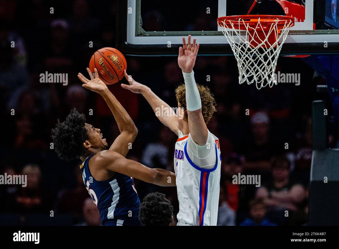 Charlotte, NC, USA. 10th Nov, 2023. Virginia Cavaliers guard Leon Bond ...