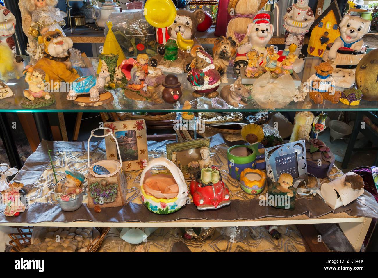Goods and chattels for sale hi-res stock photography and images - Alamy
